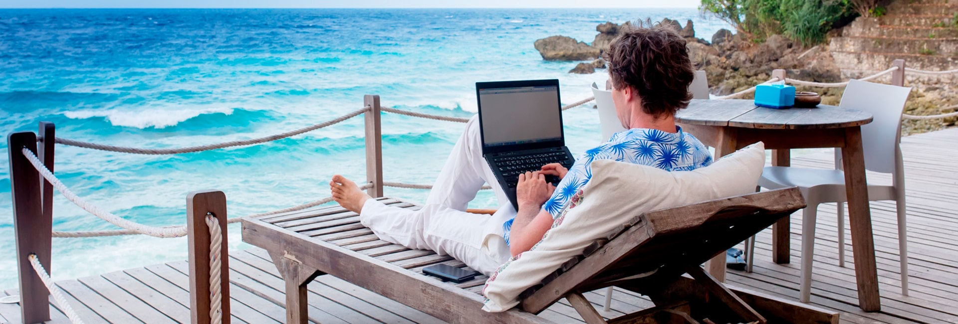 Workation: Ways to Work and Travel at the Same Time | Blog